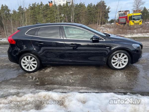 Melns Volvo V40 2013 Tallina, ar dzinēja tilpumu 1.60 L un nobraukumu 118 tūkst. km par 10700 €, foto 6 vietnē AUTOMOTO.COM.LV