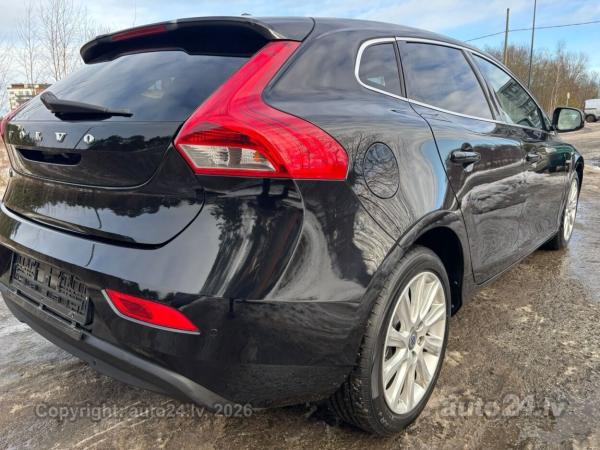 Melns Volvo V40 2013 Tallina, ar dzinēja tilpumu 1.60 L un nobraukumu 118 tūkst. km par 10700 €, foto 7 vietnē AUTOMOTO.COM.LV