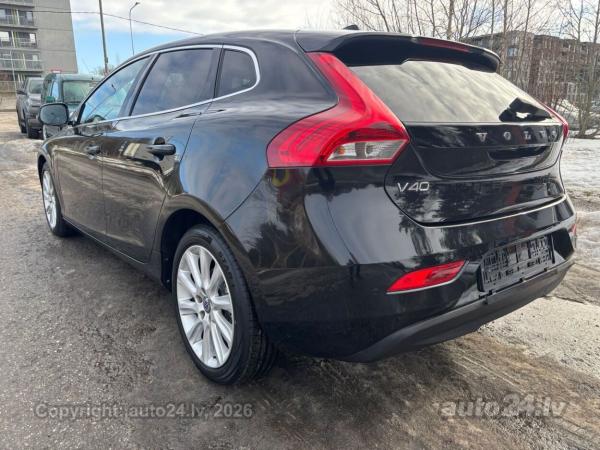 Melns Volvo V40 2013 Tallina, ar dzinēja tilpumu 1.60 L un nobraukumu 118 tūkst. km par 10700 €, foto 8 vietnē AUTOMOTO.COM.LV