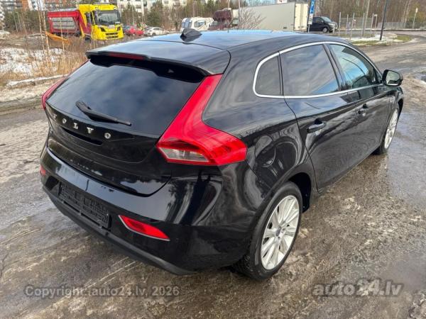 Melns Volvo V40 2013 Tallina, ar dzinēja tilpumu 1.60 L un nobraukumu 118 tūkst. km par 10700 €, foto 9 vietnē AUTOMOTO.COM.LV