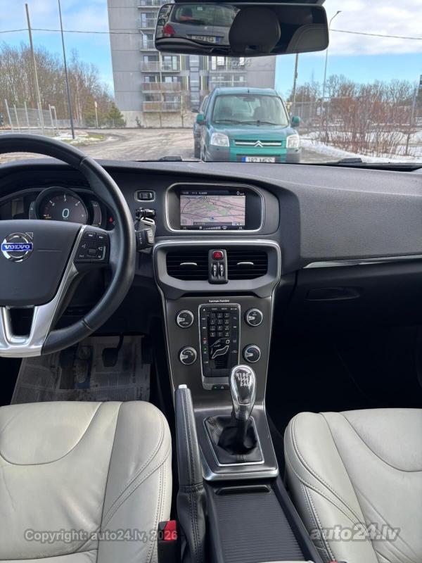Melns Volvo V40 2013 Tallina, ar dzinēja tilpumu 1.60 L un nobraukumu 118 tūkst. km par 10700 €, foto 10 vietnē AUTOMOTO.COM.LV