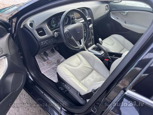 Melns Volvo V40 2013 Tallina, ar dzinēja tilpumu 1.60 L un nobraukumu 118 tūkst. km par 10700 €, foto 11 vietnē AUTOMOTO.COM.LV