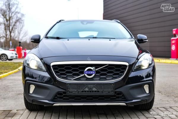 Black Volvo V40 2013 in Kretinga, with an engine capacity of 1.60 L and mileage of 339 thousand km for 6950 €, photo 3 on AUTOMOTO.COM.LV