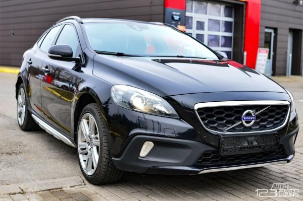 Black Volvo V40 2013 in Kretinga, with an engine capacity of 1.60 L and mileage of 339 thousand km for 6950 €, photo 4 on AUTOMOTO.COM.LV