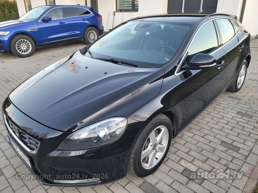 Black Volvo V40 2013 in Tartu, with an engine capacity of 2.00 L and mileage of 264 thousand km for 6780 €, photo 4 on AUTOMOTO.COM.LV