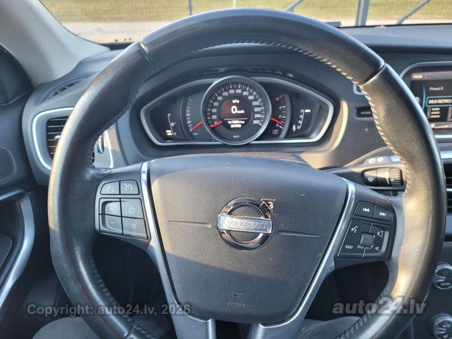 Black Volvo V40 2013 in Tartu, with an engine capacity of 2.00 L and mileage of 264 thousand km for 6780 €, photo 9 on AUTOMOTO.COM.LV