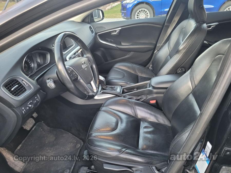Black Volvo V40 2013 in Tartu, with an engine capacity of 2.00 L and mileage of 264 thousand km for 6780 €, photo 13 on AUTOMOTO.COM.LV
