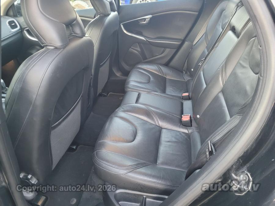 Black Volvo V40 2013 in Tartu, with an engine capacity of 2.00 L and mileage of 264 thousand km for 6780 €, photo 14 on AUTOMOTO.COM.LV