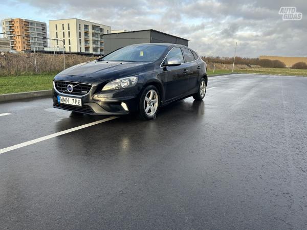 Black Volvo V40 2013 in Klaipeda, with an engine capacity of 1.60 L and mileage of 410 thousand km for 6300 €, photo 2 on AUTOMOTO.COM.LV