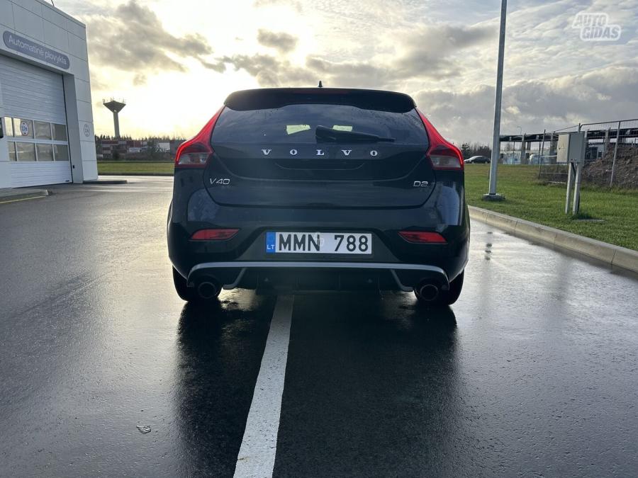 Melns Volvo V40 2013 Klaipėda, ar dzinēja tilpumu 1.60 L un nobraukumu 410 tūkst. km par 6300 €, foto 4 vietnē AUTOMOTO.COM.LV