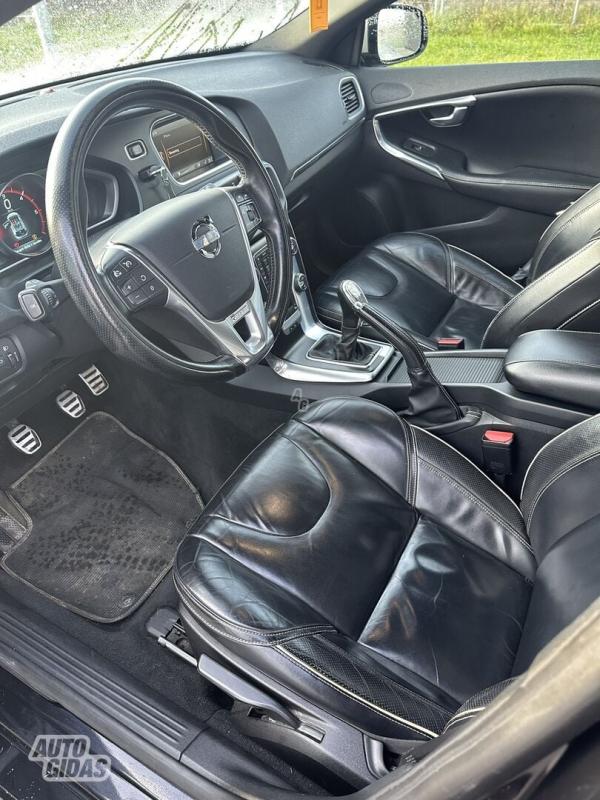 Black Volvo V40 2013 in Klaipeda, with an engine capacity of 1.60 L and mileage of 410 thousand km for 6300 €, photo 5 on AUTOMOTO.COM.LV