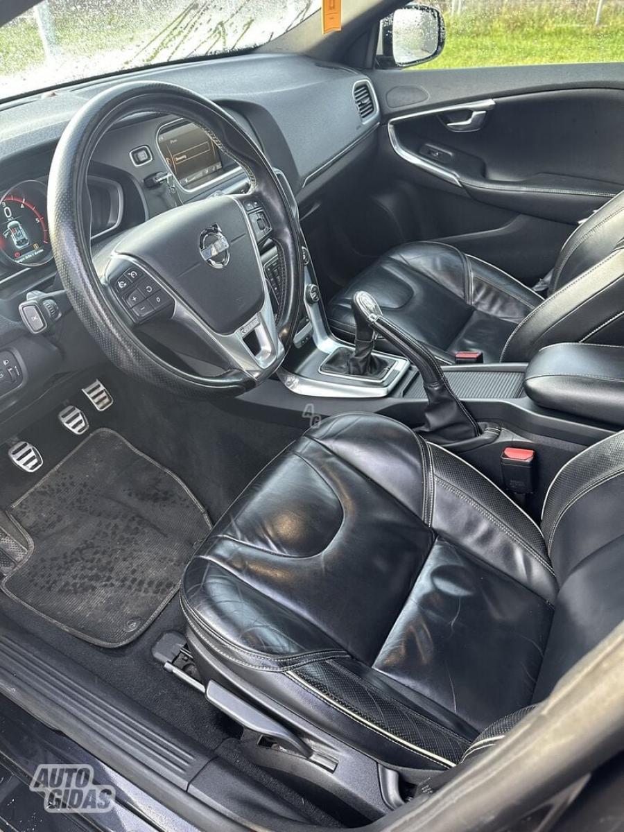 Melns Volvo V40 2013 Klaipėda, ar dzinēja tilpumu 1.60 L un nobraukumu 410 tūkst. km par 6300 €, foto 6 vietnē AUTOMOTO.COM.LV