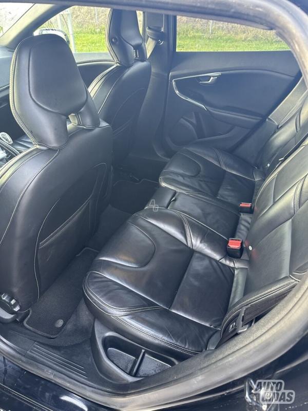 Black Volvo V40 2013 in Klaipeda, with an engine capacity of 1.60 L and mileage of 410 thousand km for 6300 €, photo 6 on AUTOMOTO.COM.LV