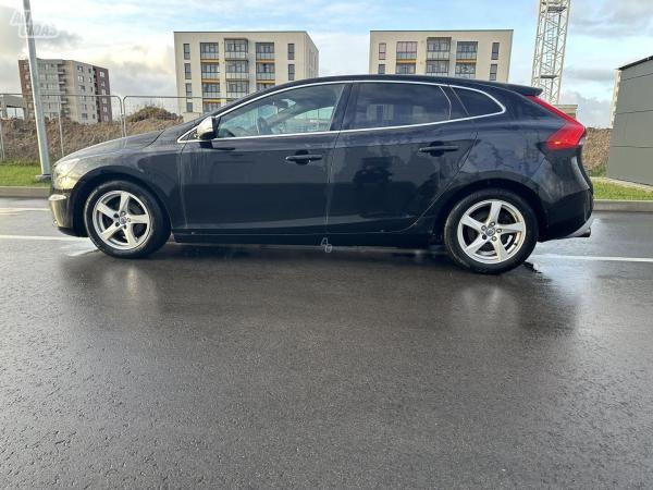 Black Volvo V40 2013 in Klaipeda, with an engine capacity of 1.60 L and mileage of 410 thousand km for 6300 €, photo 7 on AUTOMOTO.COM.LV