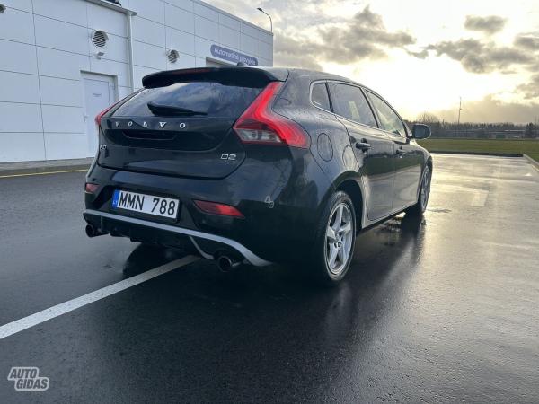 Black Volvo V40 2013 in Klaipeda, with an engine capacity of 1.60 L and mileage of 410 thousand km for 6300 €, photo 8 on AUTOMOTO.COM.LV