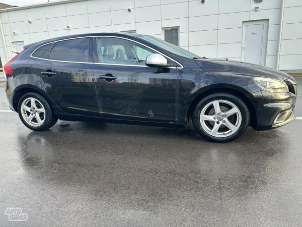 Black Volvo V40 2013 in Klaipeda, with an engine capacity of 1.60 L and mileage of 410 thousand km for 6300 €, photo 10 on AUTOMOTO.COM.LV