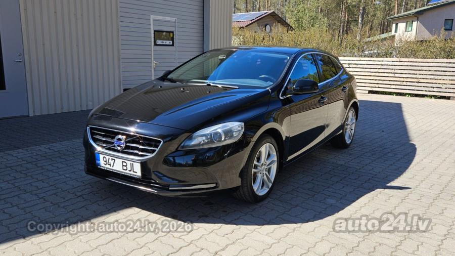 Melns Volvo V40 2013 Tallina, ar dzinēja tilpumu 2.00 L un nobraukumu 193 tūkst. km par 7300 €, foto 1 vietnē AUTOMOTO.COM.LV