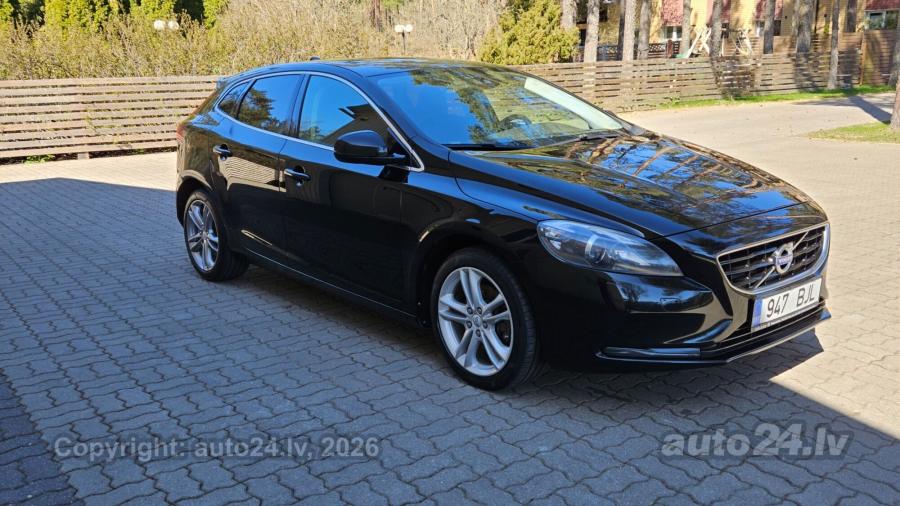 Melns Volvo V40 2013 Tallina, ar dzinēja tilpumu 2.00 L un nobraukumu 193 tūkst. km par 7300 €, foto 3 vietnē AUTOMOTO.COM.LV