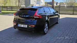 Melns Volvo V40 2013 Tallina, ar dzinēja tilpumu 2.00 L un nobraukumu 193 tūkst. km par 7300 €, foto 4 vietnē AUTOMOTO.COM.LV