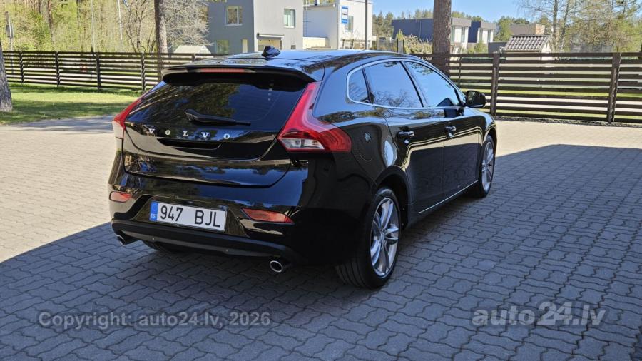 Melns Volvo V40 2013 Tallina, ar dzinēja tilpumu 2.00 L un nobraukumu 193 tūkst. km par 7300 €, foto 4 vietnē AUTOMOTO.COM.LV