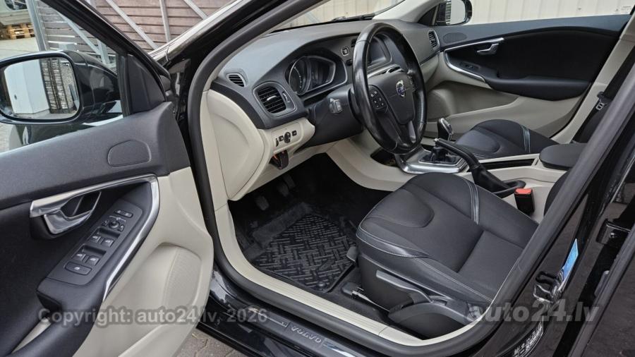 Melns Volvo V40 2013 Tallina, ar dzinēja tilpumu 2.00 L un nobraukumu 193 tūkst. km par 7300 €, foto 5 vietnē AUTOMOTO.COM.LV