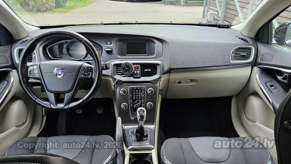 Melns Volvo V40 2013 Tallina, ar dzinēja tilpumu 2.00 L un nobraukumu 193 tūkst. km par 7300 €, foto 5 vietnē AUTOMOTO.COM.LV