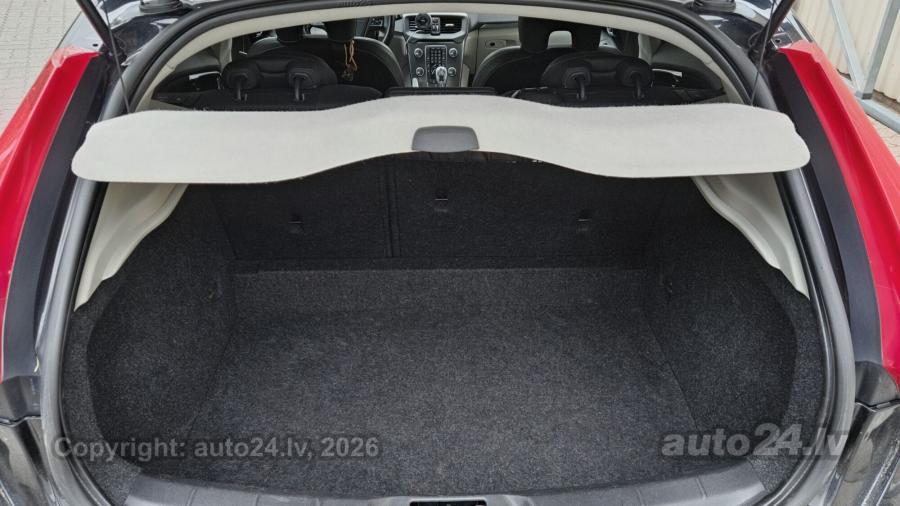 Melns Volvo V40 2013 Tallina, ar dzinēja tilpumu 2.00 L un nobraukumu 193 tūkst. km par 7300 €, foto 8 vietnē AUTOMOTO.COM.LV