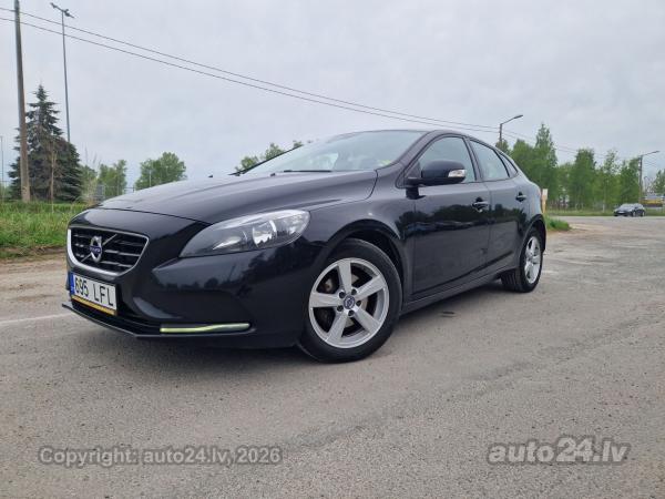 Black Volvo V40 2013 in Tallinn, with an engine capacity of 1.60 L and mileage of 344 thousand km for 5490 €, photo 1 on AUTOMOTO.COM.LV