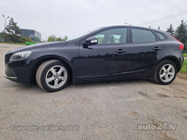Black Volvo V40 2013 in Tallinn, with an engine capacity of 1.60 L and mileage of 344 thousand km for 5490 €, photo 6 on AUTOMOTO.COM.LV