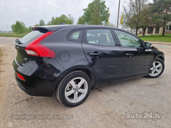 Black Volvo V40 2013 in Tallinn, with an engine capacity of 1.60 L and mileage of 344 thousand km for 5490 €, photo 9 on AUTOMOTO.COM.LV