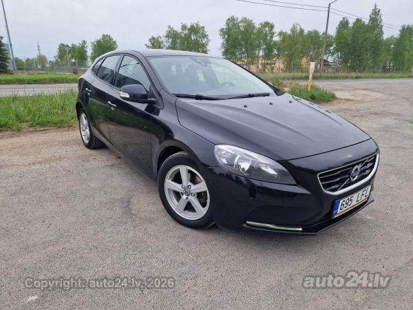 Black Volvo V40 2013 in Tallinn, with an engine capacity of 1.60 L and mileage of 344 thousand km for 5490 €, photo 10 on AUTOMOTO.COM.LV