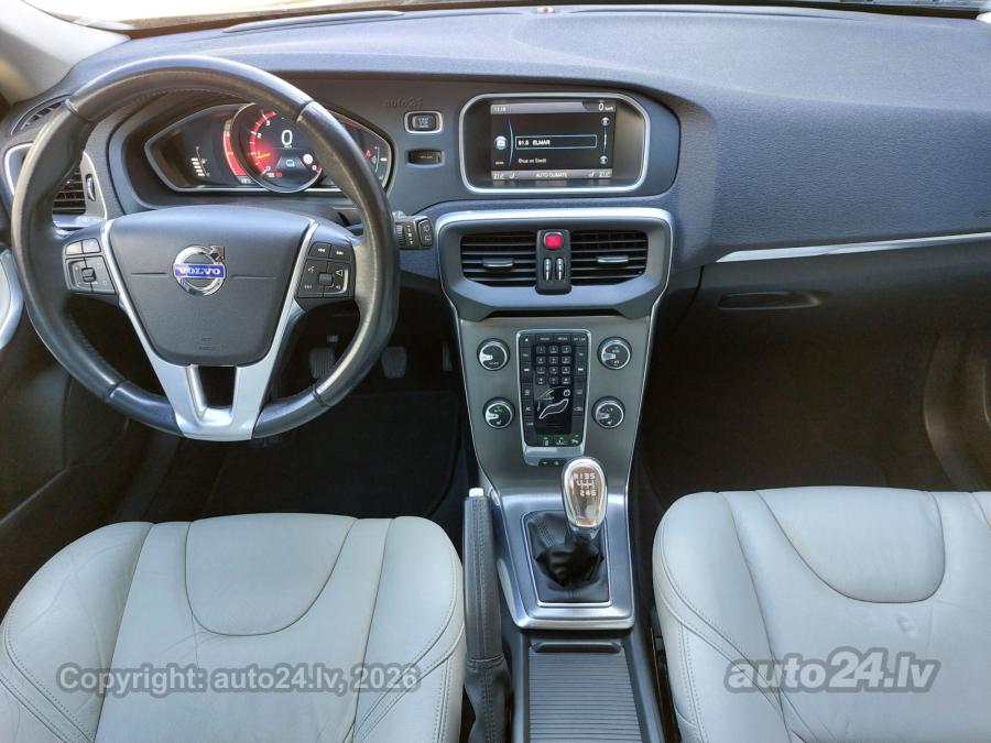 Melns Volvo V40 2013 Tallina, ar dzinēja tilpumu 1.60 L un nobraukumu 251 tūkst. km par 6700 €, foto 5 vietnē AUTOMOTO.COM.LV
