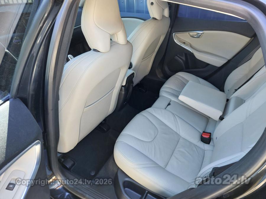 Melns Volvo V40 2013 Tallina, ar dzinēja tilpumu 1.60 L un nobraukumu 251 tūkst. km par 6700 €, foto 10 vietnē AUTOMOTO.COM.LV