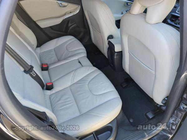 Melns Volvo V40 2013 Tallina, ar dzinēja tilpumu 1.60 L un nobraukumu 251 tūkst. km par 6700 €, foto 10 vietnē AUTOMOTO.COM.LV