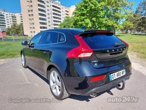Melns Volvo V40 2013 Tallina, ar dzinēja tilpumu 1.60 L un nobraukumu 251 tūkst. km par 6700 €, foto 16 vietnē AUTOMOTO.COM.LV