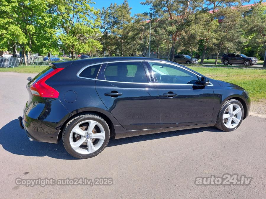Melns Volvo V40 2013 Tallina, ar dzinēja tilpumu 1.60 L un nobraukumu 251 tūkst. km par 6700 €, foto 18 vietnē AUTOMOTO.COM.LV