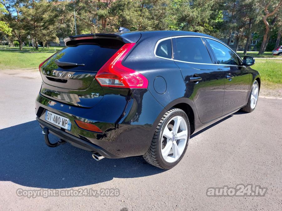 Melns Volvo V40 2013 Tallina, ar dzinēja tilpumu 1.60 L un nobraukumu 251 tūkst. km par 6700 €, foto 22 vietnē AUTOMOTO.COM.LV