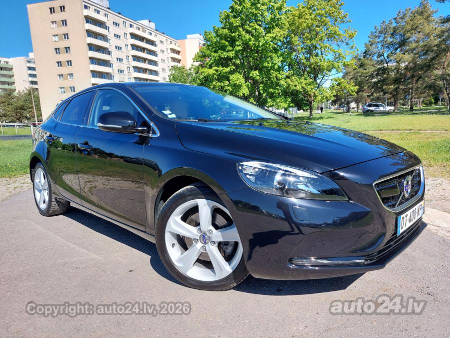 Melns Volvo V40 2013 Tallina, ar dzinēja tilpumu 1.60 L un nobraukumu 251 tūkst. km par 6700 €, foto 24 vietnē AUTOMOTO.COM.LV