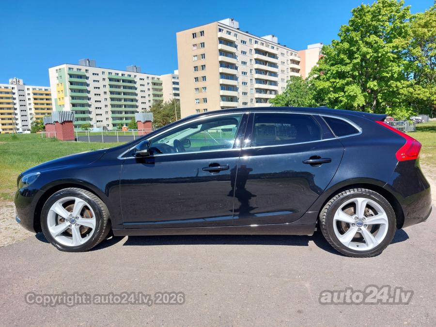 Melns Volvo V40 2013 Tallina, ar dzinēja tilpumu 1.60 L un nobraukumu 251 tūkst. km par 6700 €, foto 27 vietnē AUTOMOTO.COM.LV
