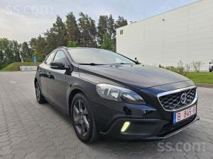 Black Volvo V40 2013 in Riga, with an engine capacity of 2.00 L and mileage of 419 thousand km for 5900 €, photo 5 on AUTOMOTO.COM.LV