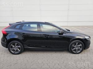Black Volvo V40 2013 in Riga, with an engine capacity of 2.00 L and mileage of 419 thousand km for 5900 €, photo 6 on AUTOMOTO.COM.LV