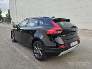 Black Volvo V40 2013 in Riga, with an engine capacity of 2.00 L and mileage of 419 thousand km for 5900 €, photo 12 on AUTOMOTO.COM.LV