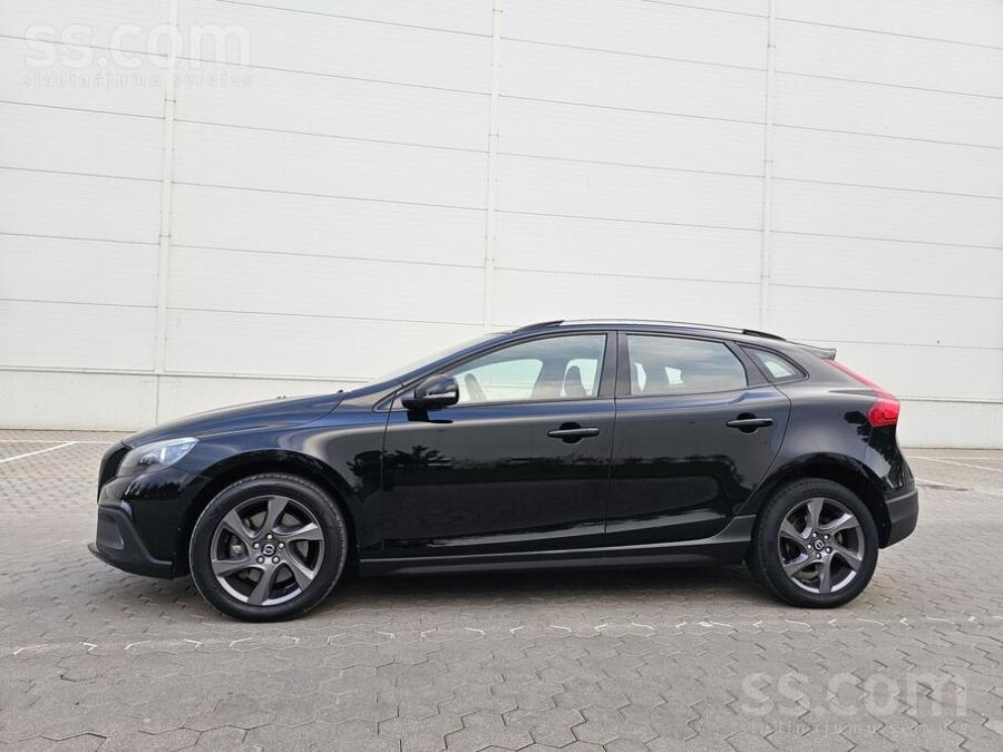 Black Volvo V40 2013 in Riga, with an engine capacity of 2.00 L and mileage of 419 thousand km for 5900 €, photo 13 on AUTOMOTO.COM.LV