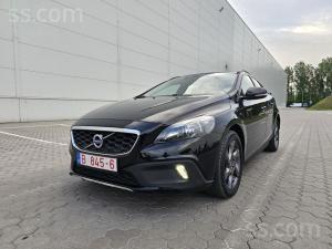 Black Volvo V40 2013 in Riga, with an engine capacity of 2.00 L and mileage of 419 thousand km for 5900 €, photo 15 on AUTOMOTO.COM.LV