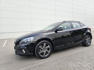 Black Volvo V40 2013 in Riga, with an engine capacity of 2.00 L and mileage of 419 thousand km for 5900 €, photo 16 on AUTOMOTO.COM.LV