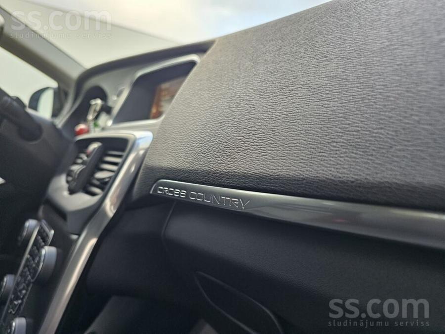 Black Volvo V40 2013 in Riga, with an engine capacity of 2.00 L and mileage of 419 thousand km for 5900 €, photo 18 on AUTOMOTO.COM.LV