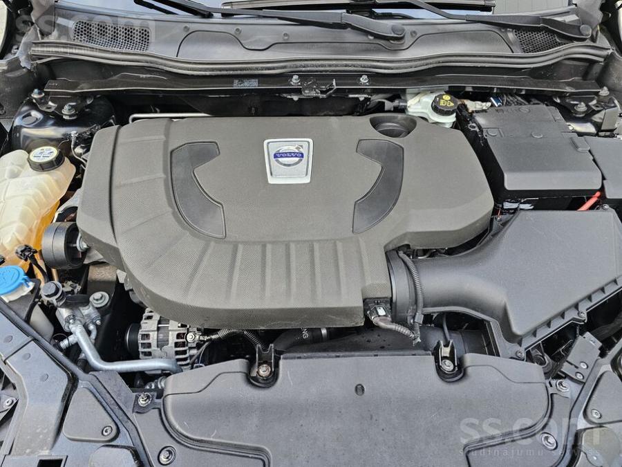Black Volvo V40 2013 in Riga, with an engine capacity of 2.00 L and mileage of 419 thousand km for 5900 €, photo 19 on AUTOMOTO.COM.LV