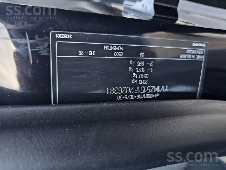 Black Volvo V40 2013 in Riga, with an engine capacity of 2.00 L and mileage of 419 thousand km for 5900 €, photo 22 on AUTOMOTO.COM.LV