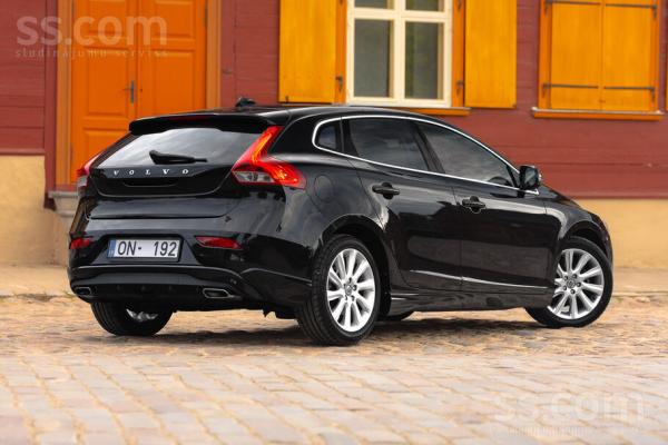 Melns Volvo V40 2013 Jelgava, ar dzinēja tilpumu 1.60 L un nobraukumu 0 tūkst. km par 6250 €, foto 3 vietnē AUTOMOTO.COM.LV