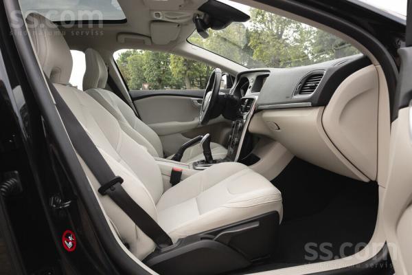 Melns Volvo V40 2013 Jelgava, ar dzinēja tilpumu 1.60 L un nobraukumu 0 tūkst. km par 6250 €, foto 7 vietnē AUTOMOTO.COM.LV